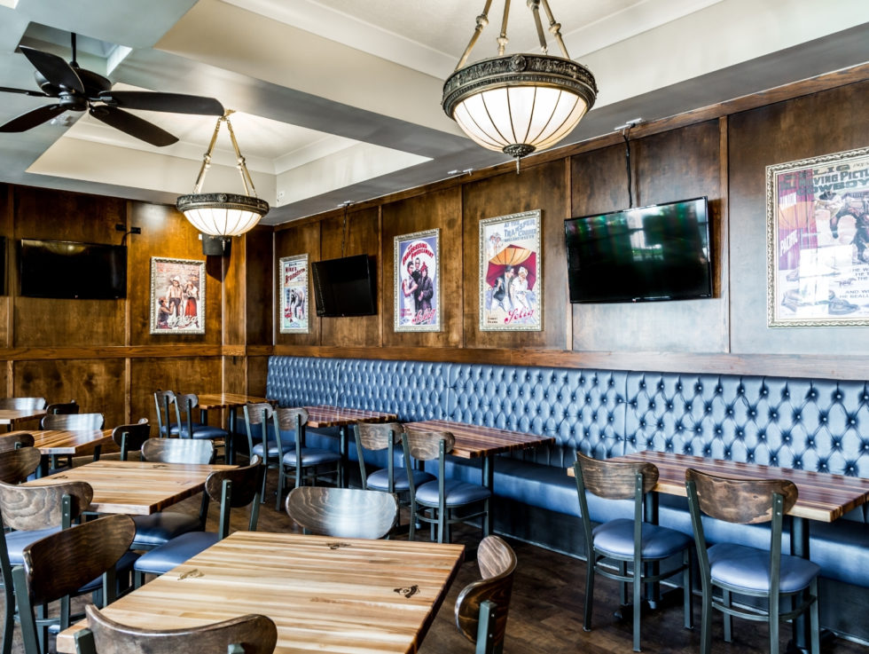 The Reveler | THE BEST SPORTS BAR IN CHICAGO!